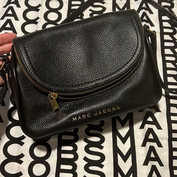Marc Jacobs | Bags | Marc Jacobs The Groove Leather Messenger Bag ...